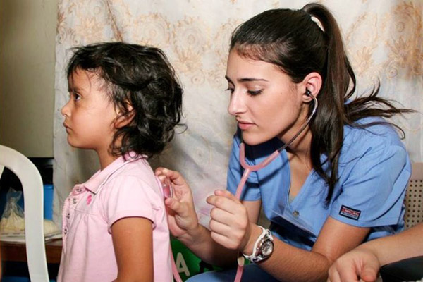 Volunteers treat patients in underprivileged countries - The Miami ...